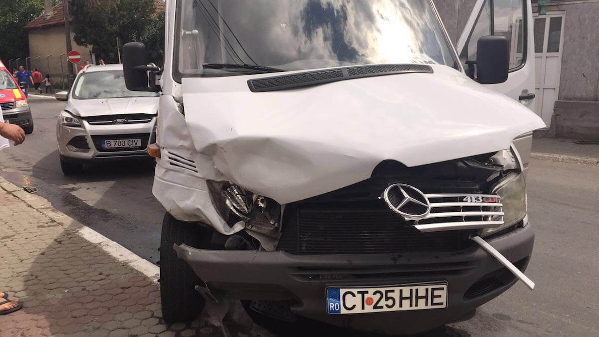 VIDEO Cinci răniți într-un accident de microbuz la Medgidia – CTnews