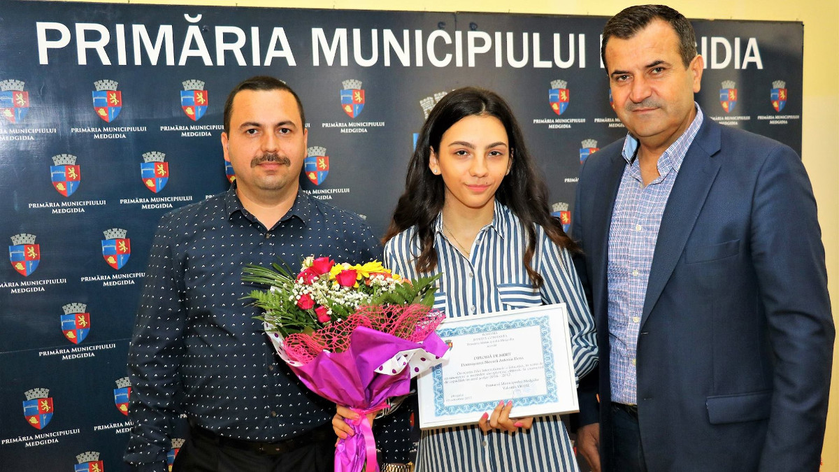 Primăria Medgidia și Consiliul Local i-au premiat pe elevii cu cele mai ...