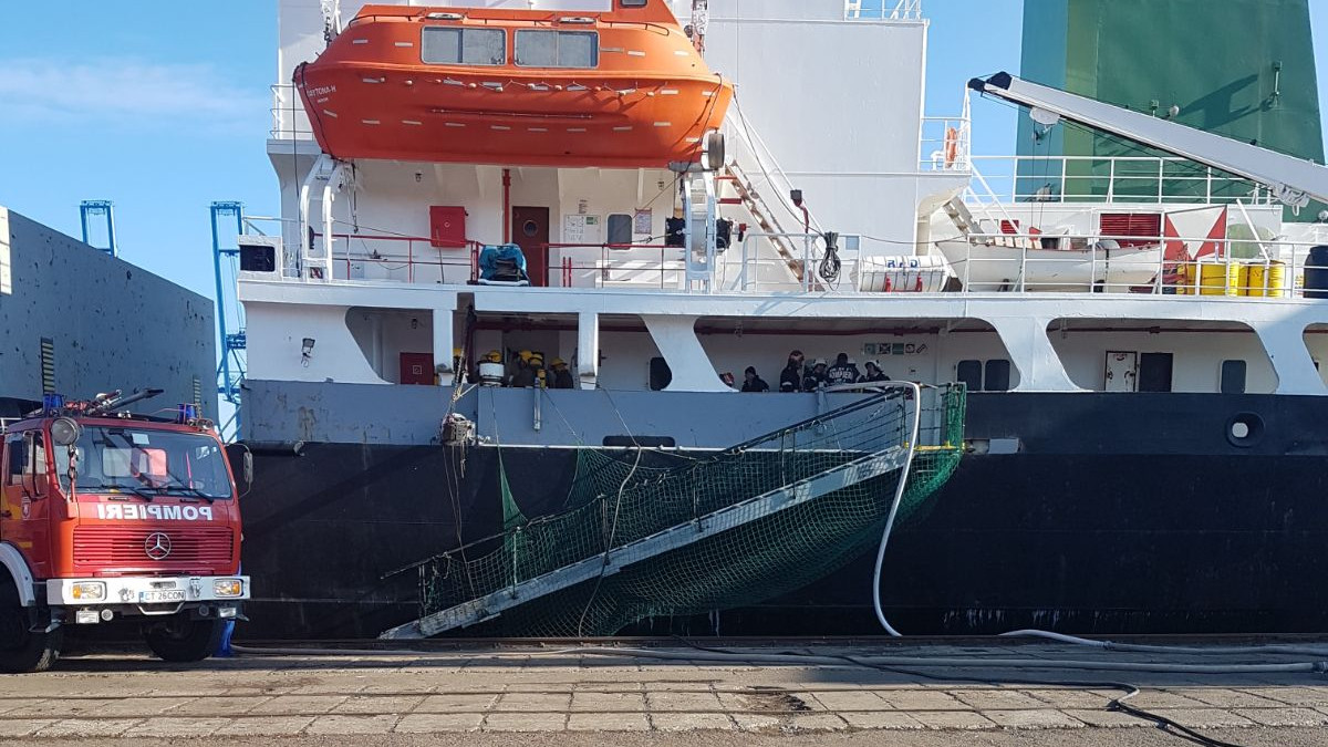 FOTO VIDEO O navă reținută la cheu în Portul Agigea pentru deficiențe a ...