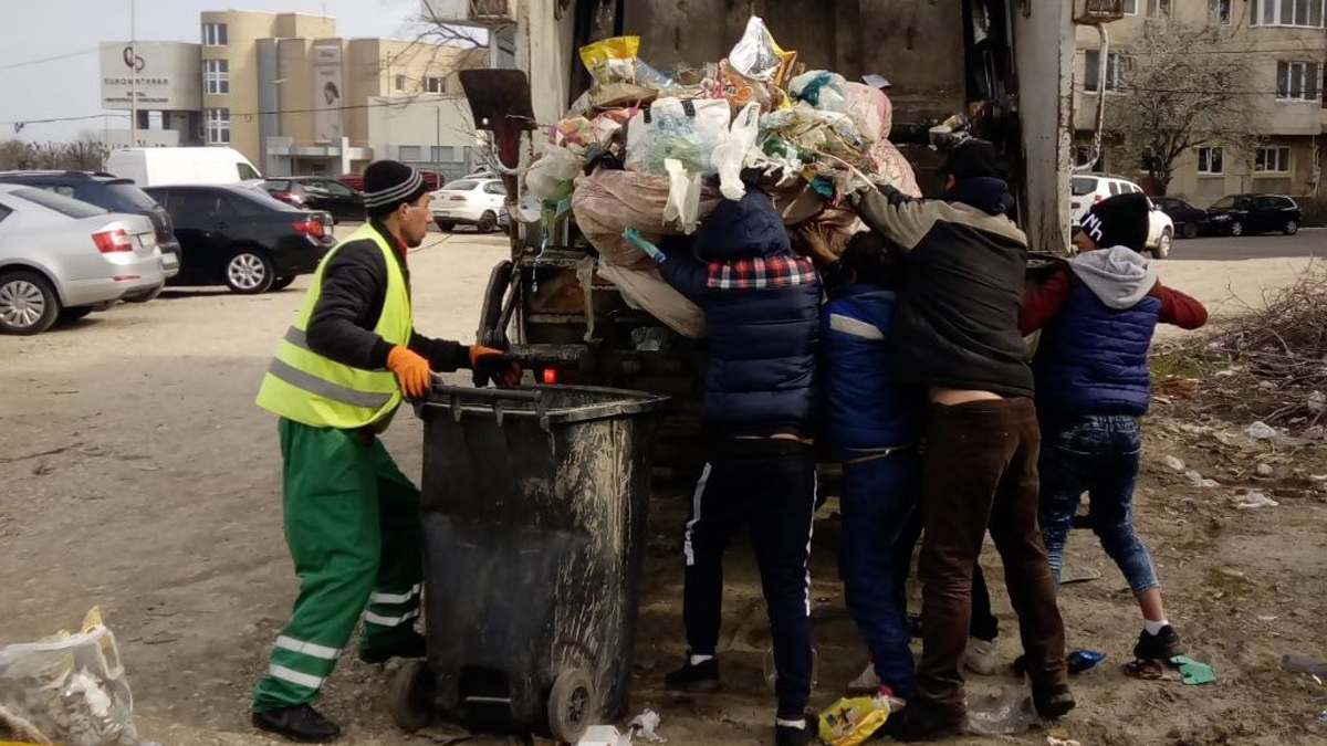 FOTO Vezi scormonitori în gunoaie? Trimite o poză și informații la un ...