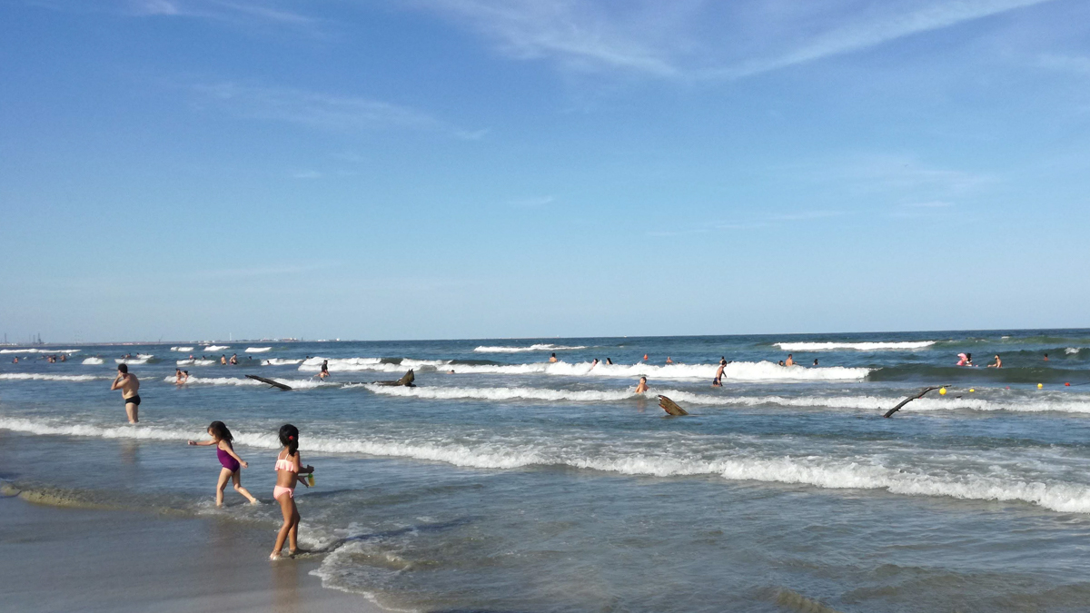 plaja mare valuri copii – CTnews