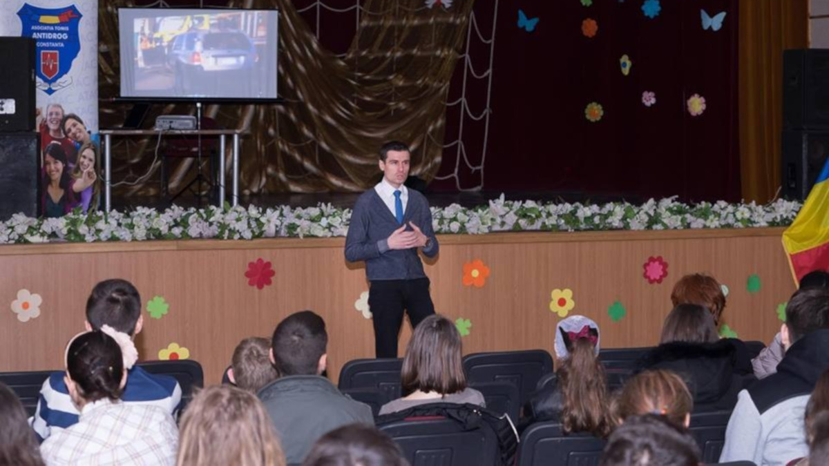 Ce este bullying-ul și cum apare el, la școală sau la serviciu – CTnews