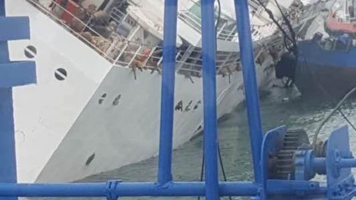 FOTO VIDEO O navă cu peste 14.000 oi la bord s-a răsturnat în Portul ...