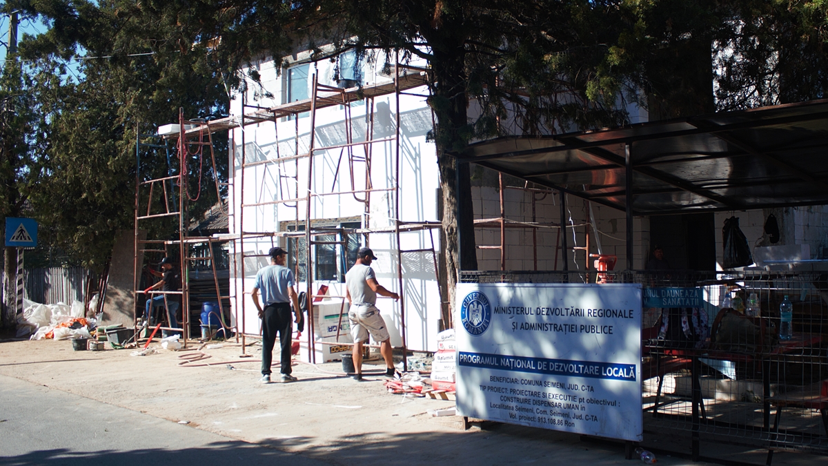 FOTO VIDEO Investiții în educație și în sănătate la Seimeni. Primarul ...