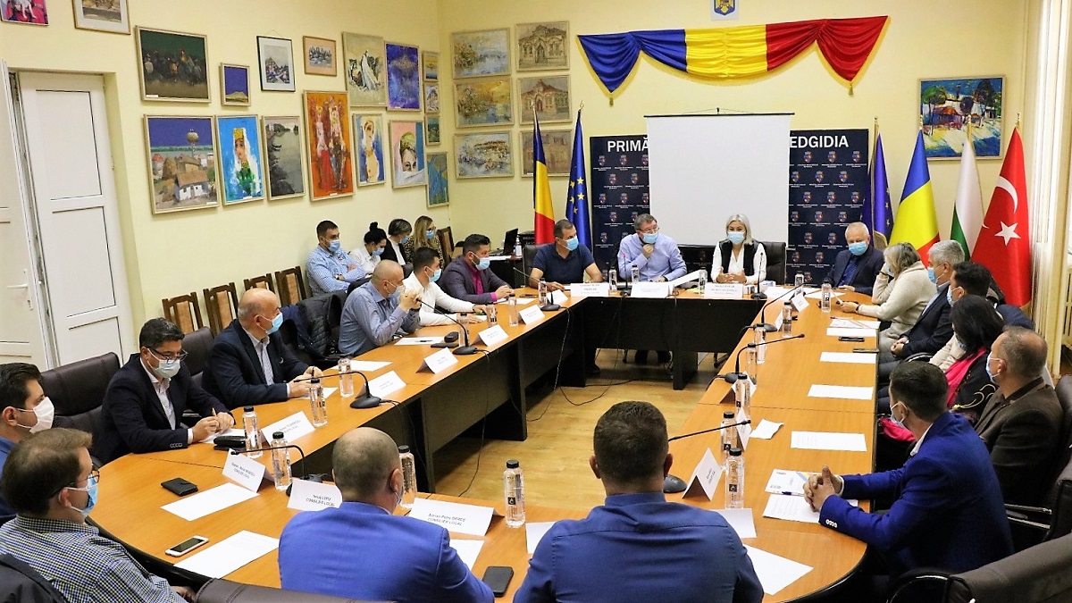 Toate cele 13 proiecte de hotărâre, votate în ședință ordinară de către ...