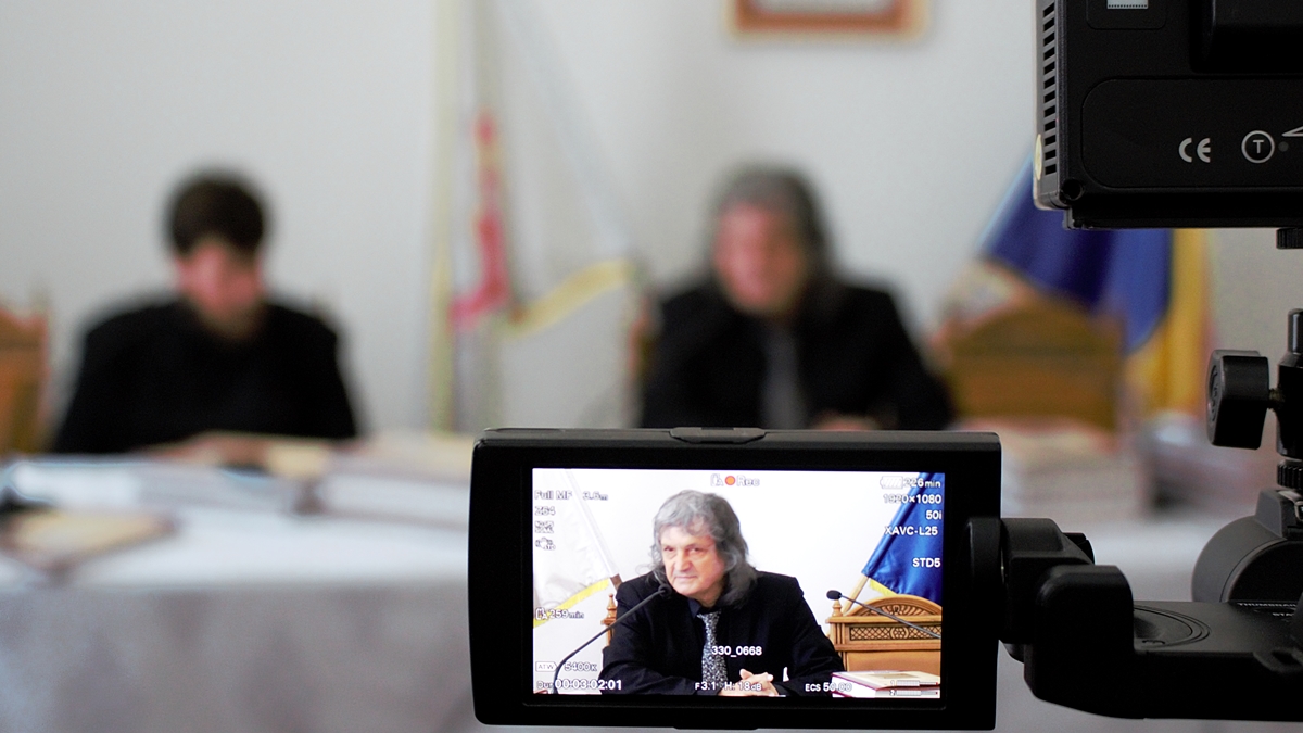 FOTO VIDEO Academicianul Constantin Barbu sare în apărarea ...