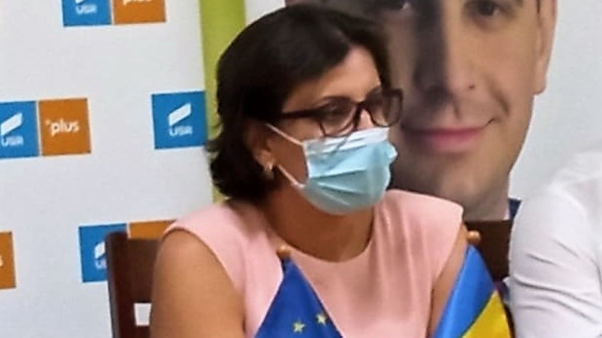 Deputata USR PLUS Cristina Rizea a deschis un nou birou parlamentar, la ...