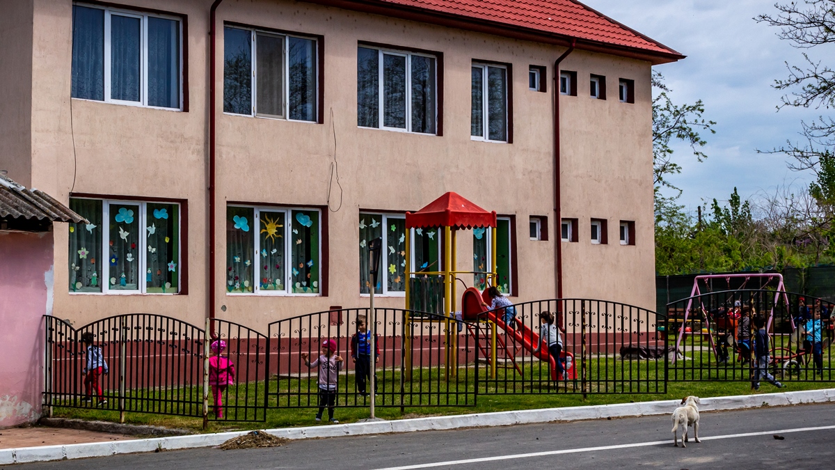 FOTO Lucrări de refacere și modernizare a grădiniței din comuna ...