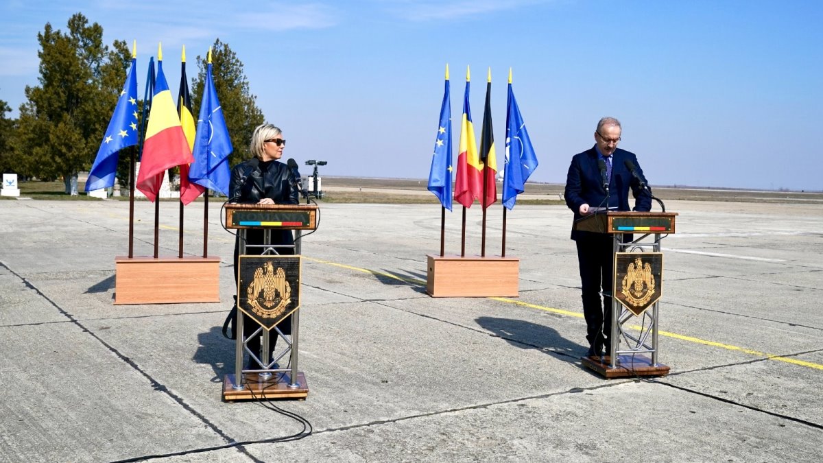 Vasile Dîncu și ministrul belgian al apărării, vizită la Baza 57 ... Vasile Dîncu și ministrul belgian al apărării, vizită la Baza 57 ...