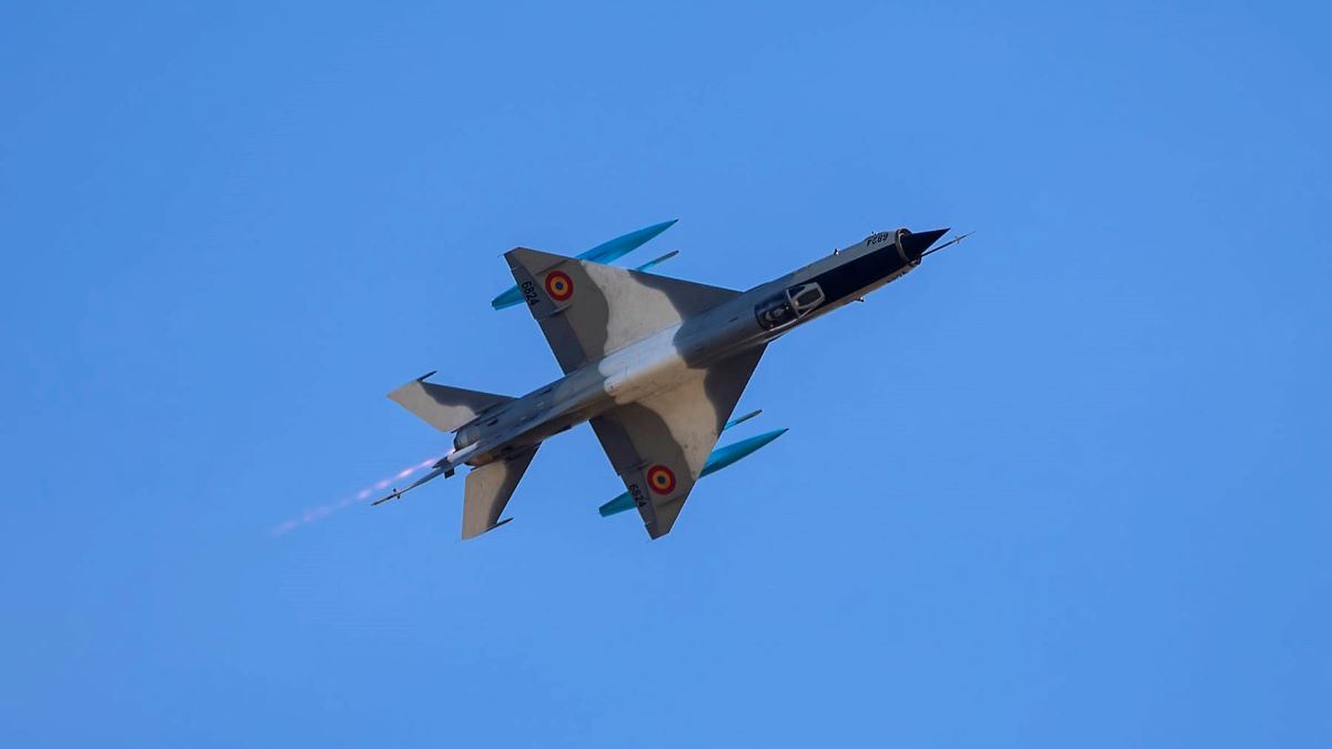 Ţintă aeriană, asemănătoare unui balon meteorologic, detectată în ...