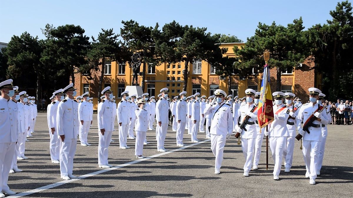 Festivitate de absolvire pentru studenții și elevii militari din ... Festivitate de absolvire pentru studenții și elevii militari din ...