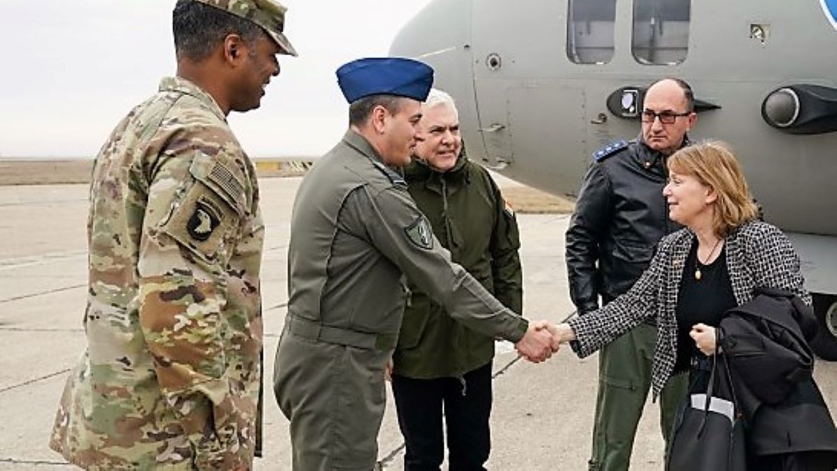 Conducerea MApN și ambasadorul SUA în România au vizitat baza militară ...