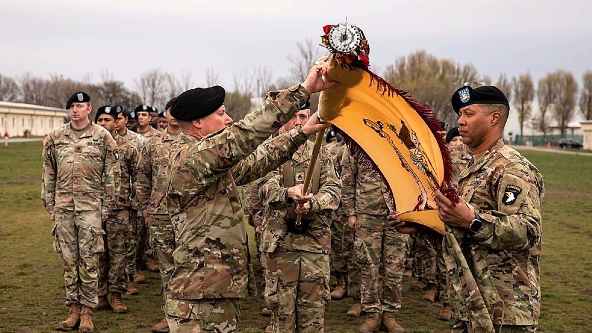 Ceremonie de rotire a forțelor americane în Baza Aeriană Mihail ...