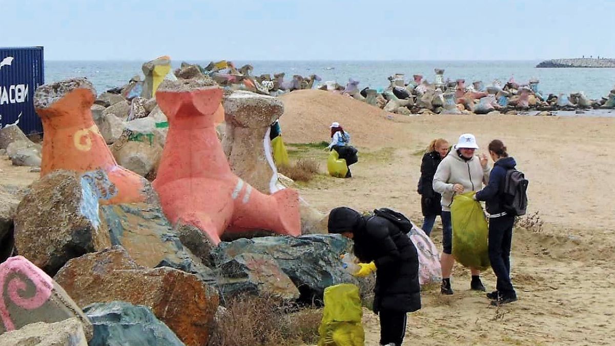 Plaja 3 Papuci din Constanța, ecologizată de voluntari din Liga ...