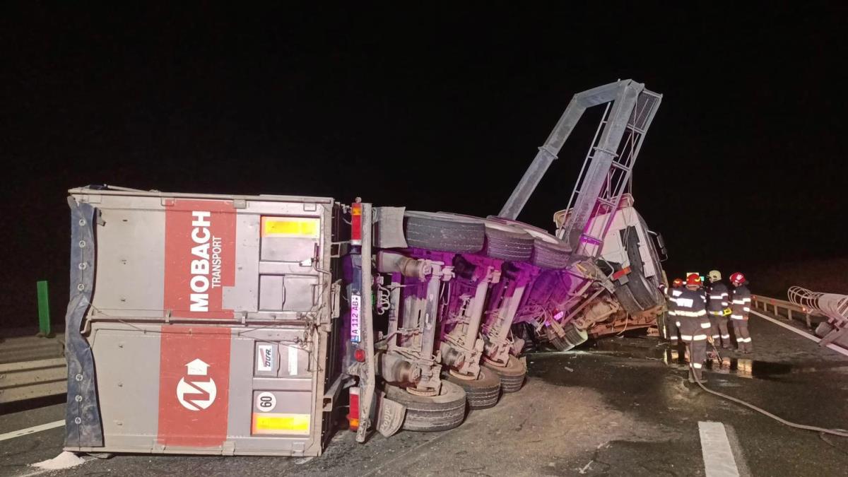 Un panou electric de informare de pe Autostrada 2 a fost rupt de un autocamion – CTnews