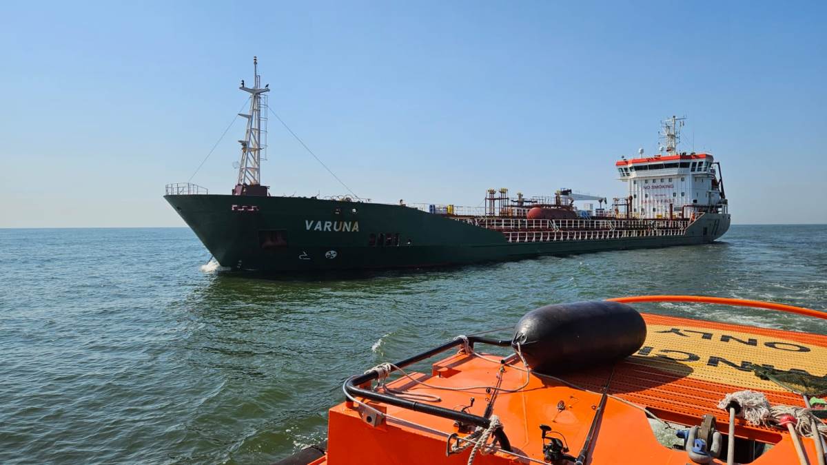 ARSVOM a intervenit pentru a prelua un marinar cu probleme medicale din ...